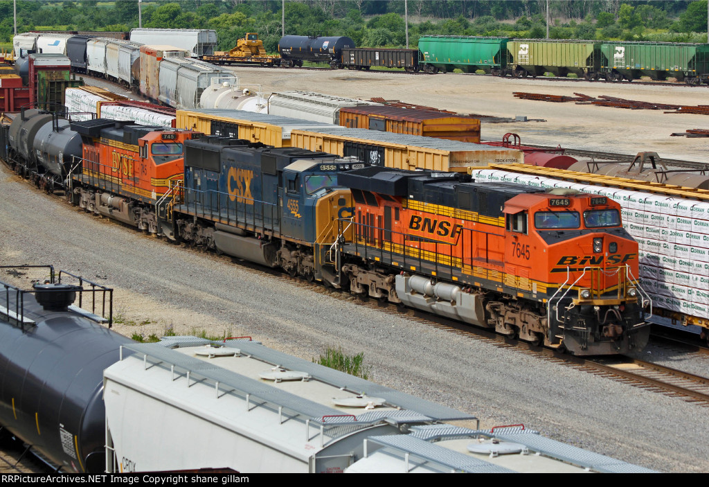 BNSF 7645 Leads a freight into the Yard!!